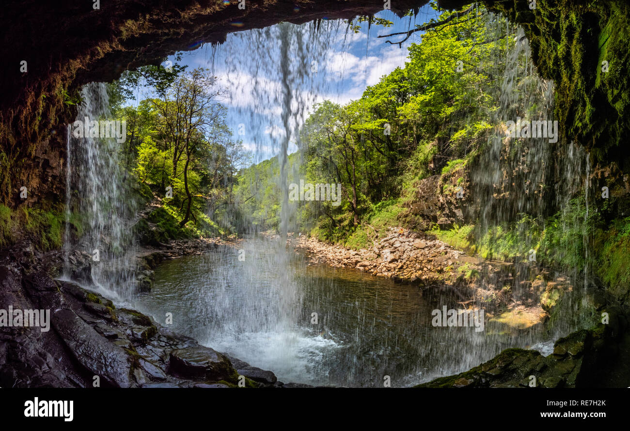 Path to the cave behind the waterfalls hi-res stock photography and ...