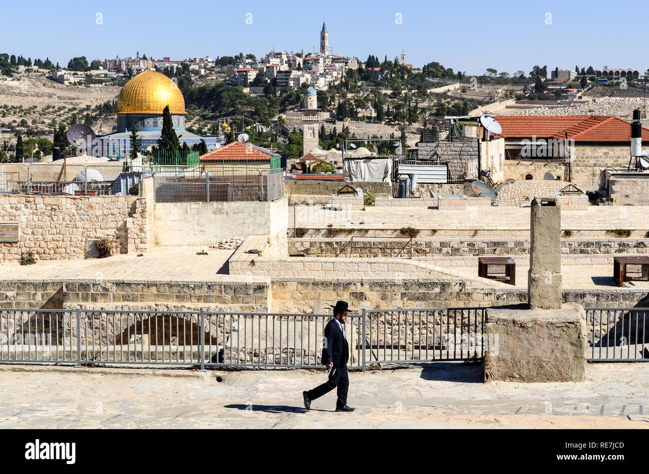 Orthodox jewish man hi-res stock photography and images - Alamy