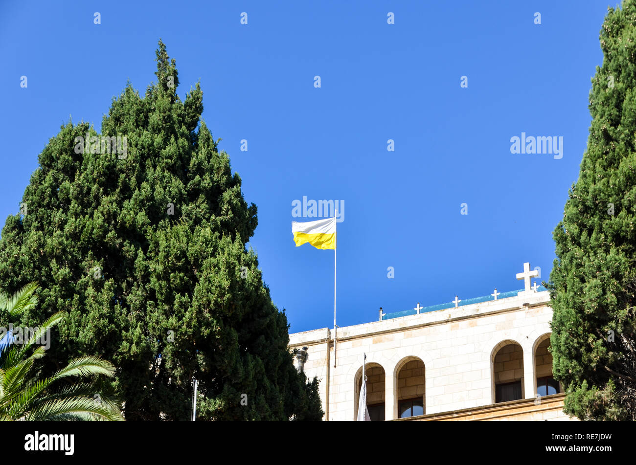 Catholic flag in Jerusalem Stock Photo - Alamy
