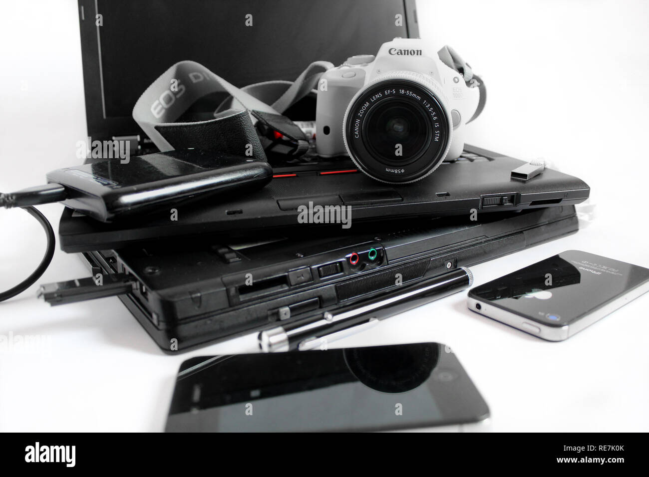 Shooting hard hi-res stock photography and images - Alamy