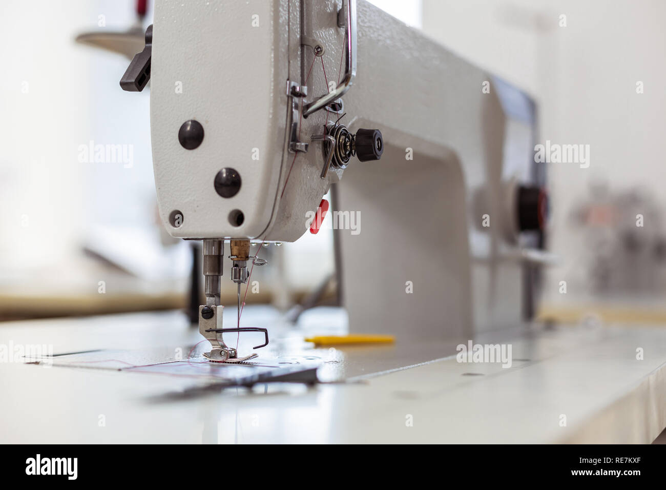 Sewinmg machine hi-res stock photography and images - Alamy