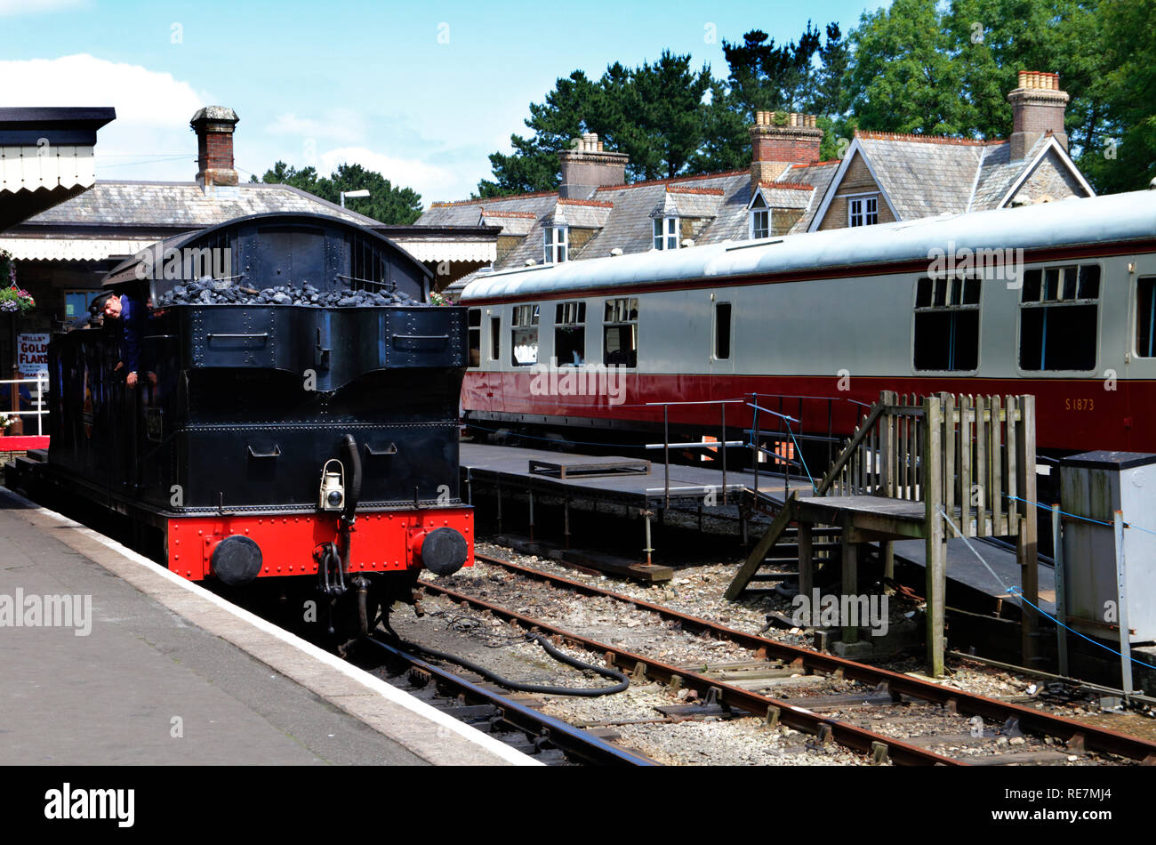 A steam locomotive at Bodmin vintage railway in Cornwall Stock Photo ...