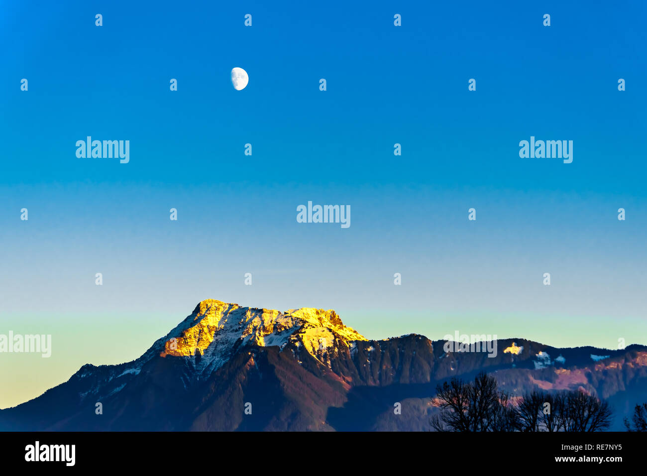 Moon rising at Sunset over Cheam Mountain in the Cascade Mountain Range ...