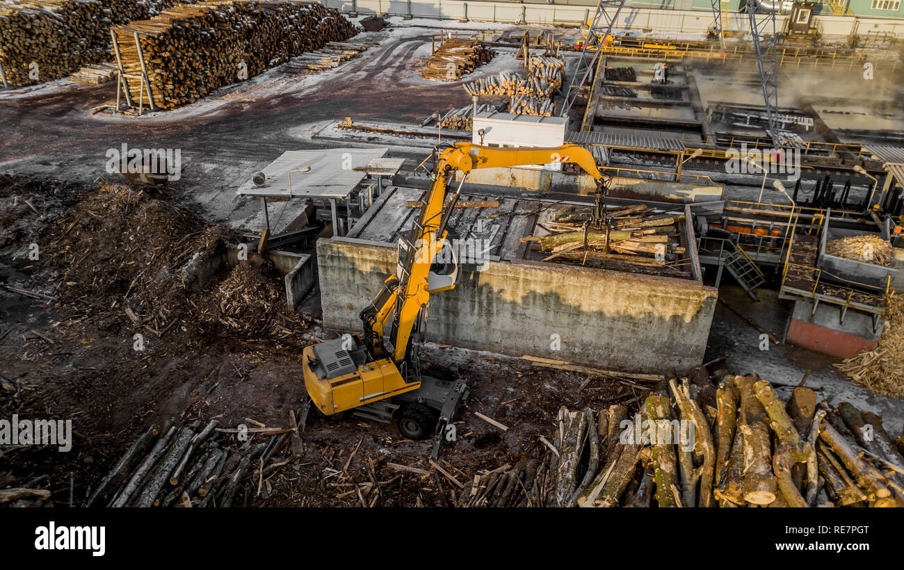 Log lifting machine hi-res stock photography and images - Alamy