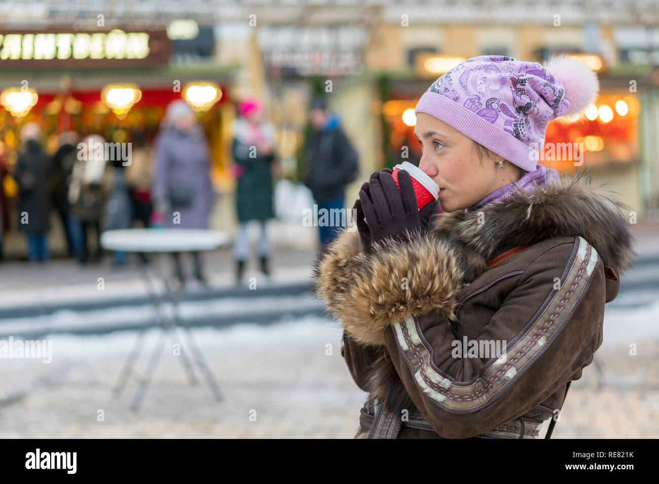 Beautiful woman drinking coffee in the street of winter clothes ...