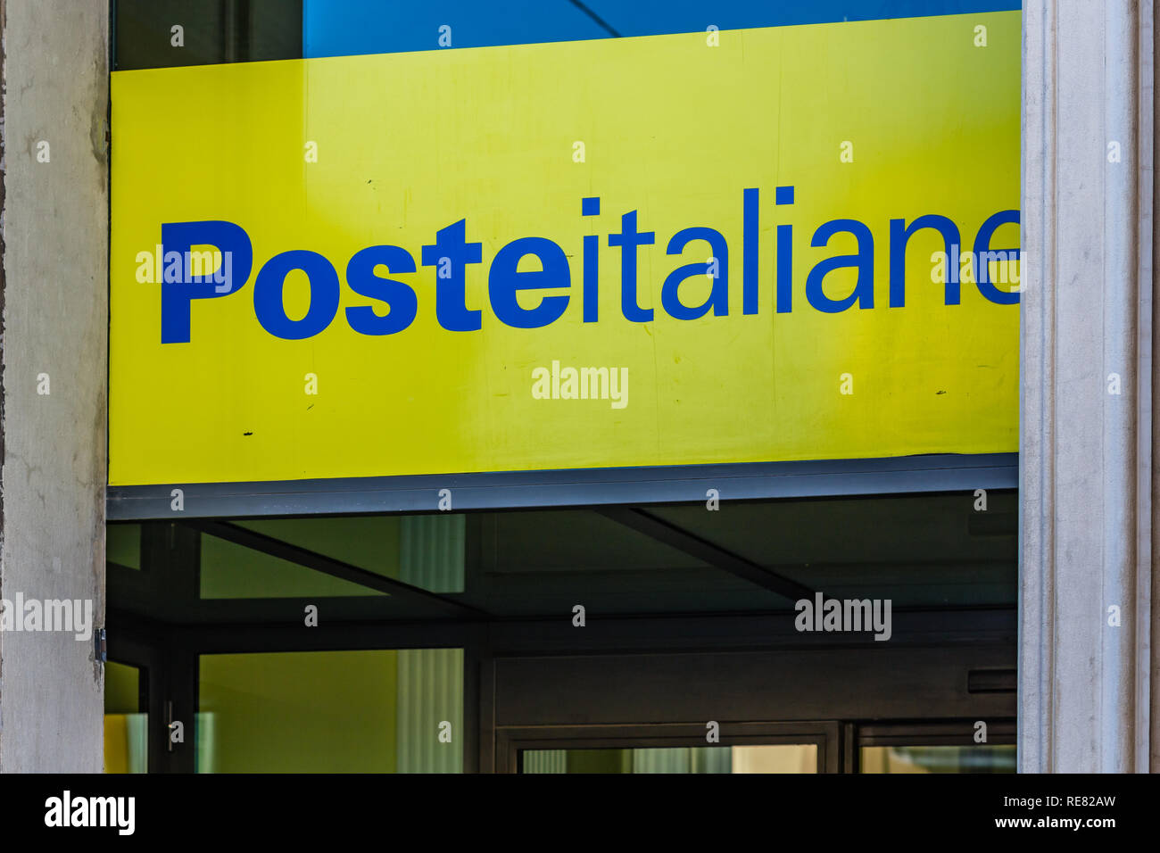 Poste italiane logo hi-res stock photography and images - Alamy