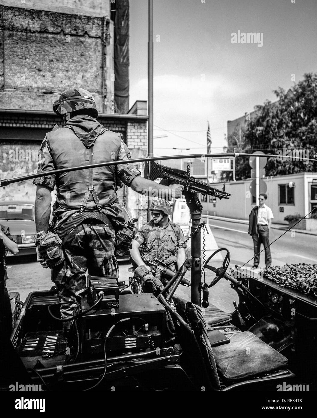 Allied checkpoint charlie hi-res stock photography and images - Alamy