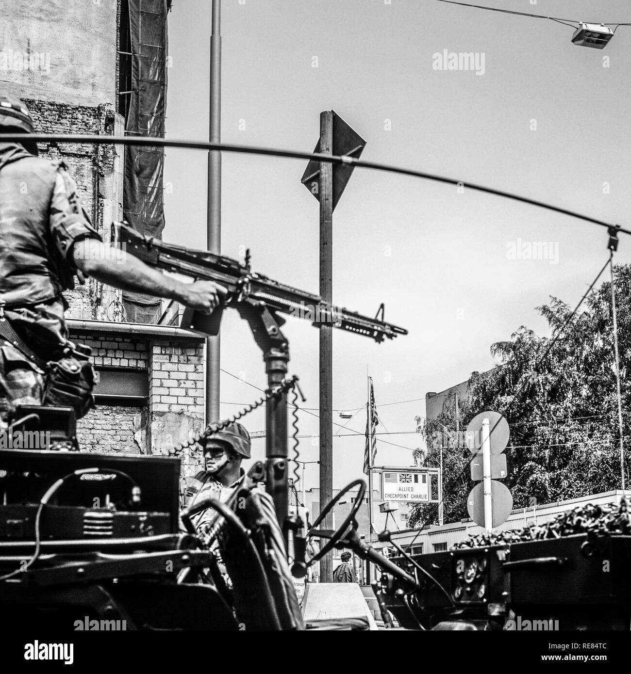 August 1986, Berlin, US Army Wall patrol at Allied Checkpoint Charlie ...