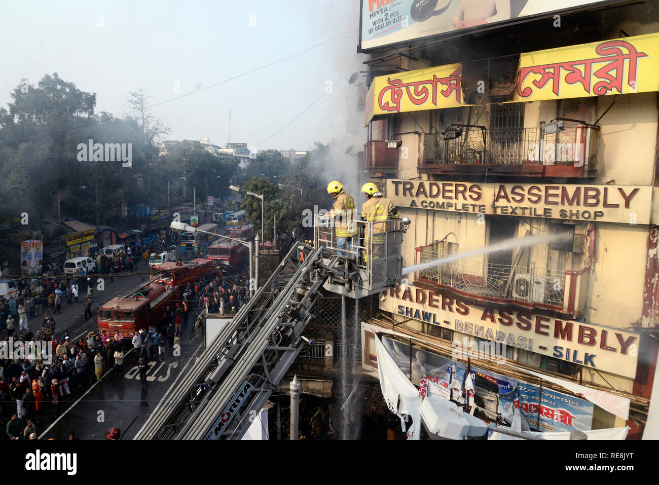 Kolkata, India. 20th Jan, 2019. Firefighters busy dousing fires at ...