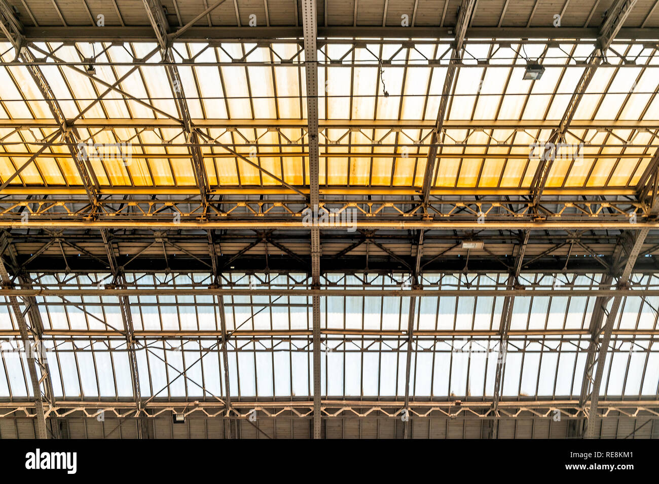 Steel beams and ceiling hi-res stock photography and images - Alamy