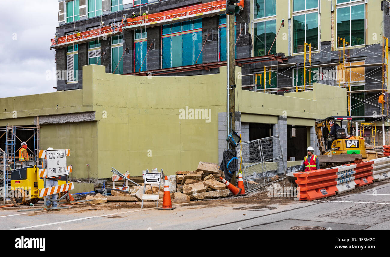 Barricade building hi-res stock photography and images - Alamy