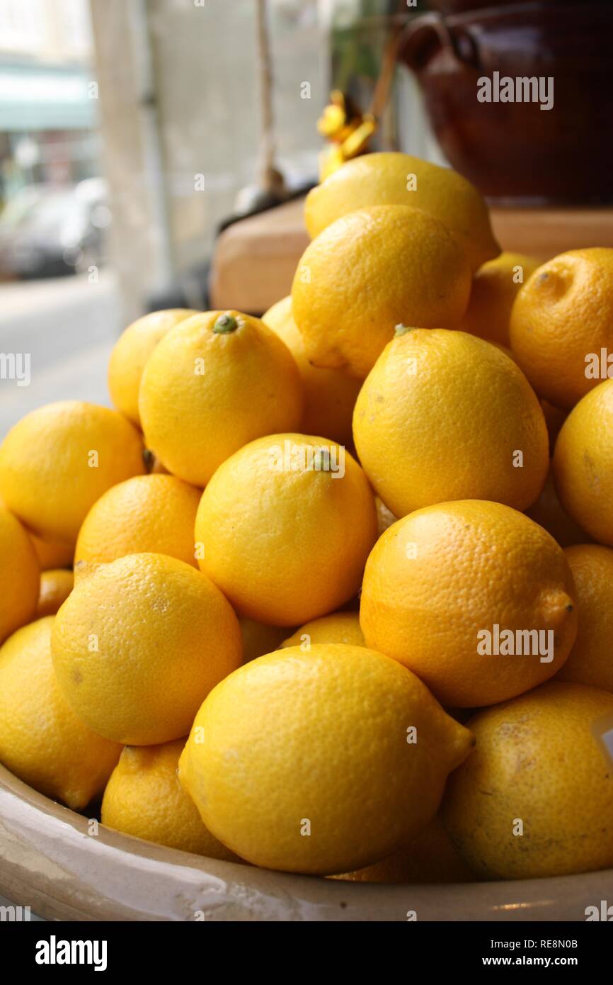 Big lemons hi-res stock photography and images - Alamy