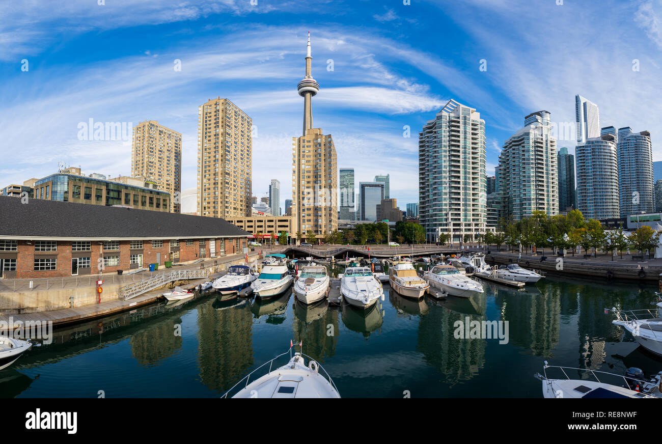 View of Toronto from the marina. sunlight Stock Photo - Alamy