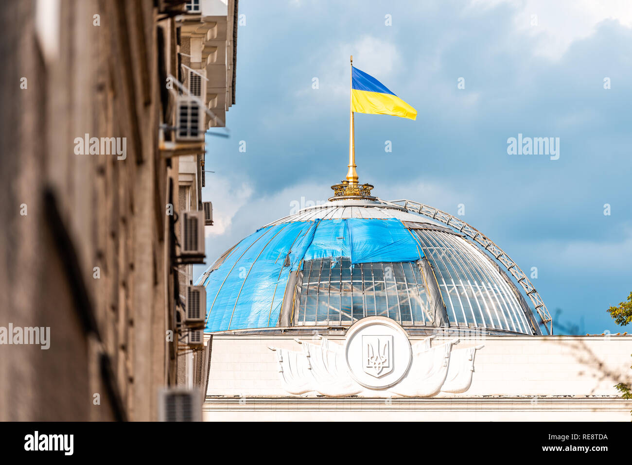 Kyiv, Ukraine Ukrainian parliament building Verhovna Rada with flag ...