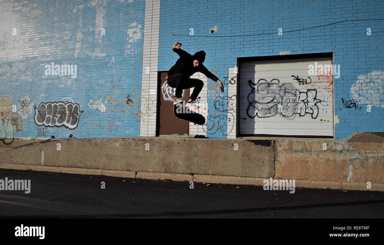Doing graffiti hi-res stock photography and images - Alamy