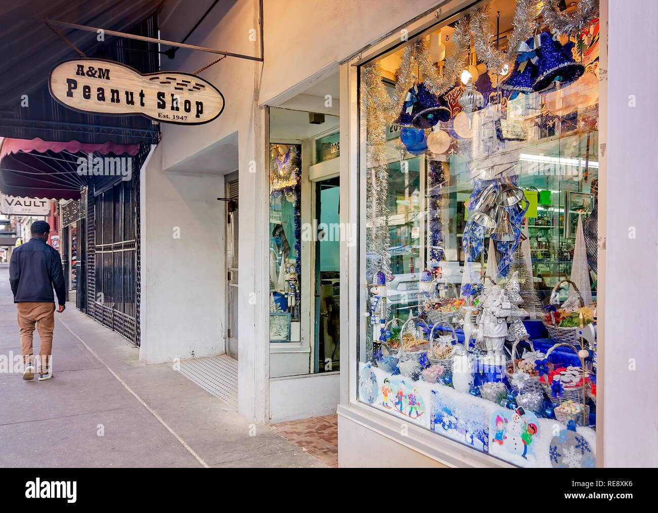 Candy shop window display hi-res stock photography and images - Alamy