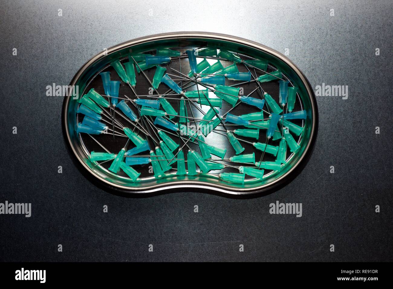 Group of needles for syringe on a metal tray Stock Photo - Alamy