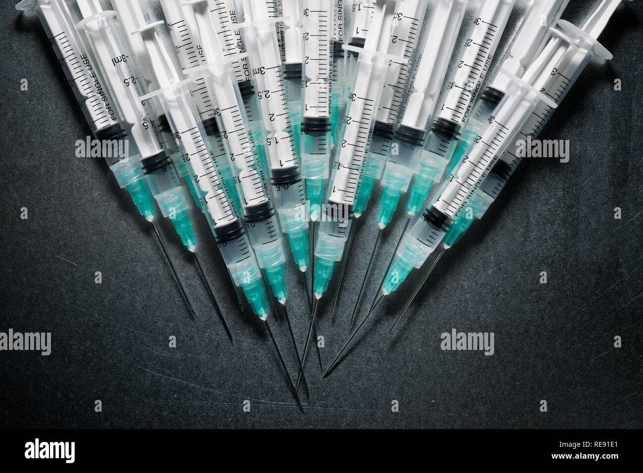 Stacked syringes hi-res stock photography and images - Alamy