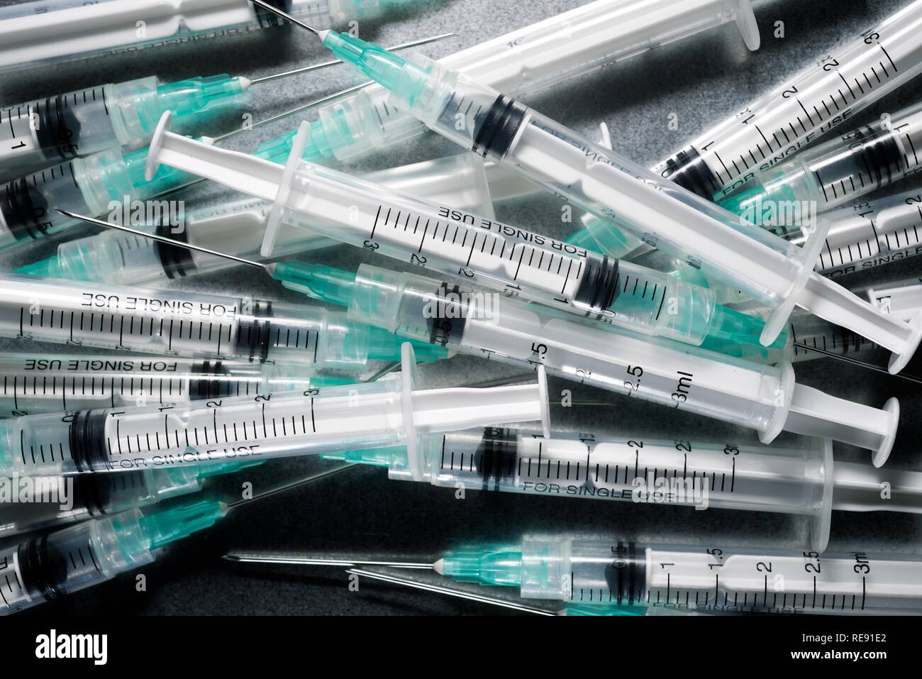 Stacked syringes hi-res stock photography and images - Alamy