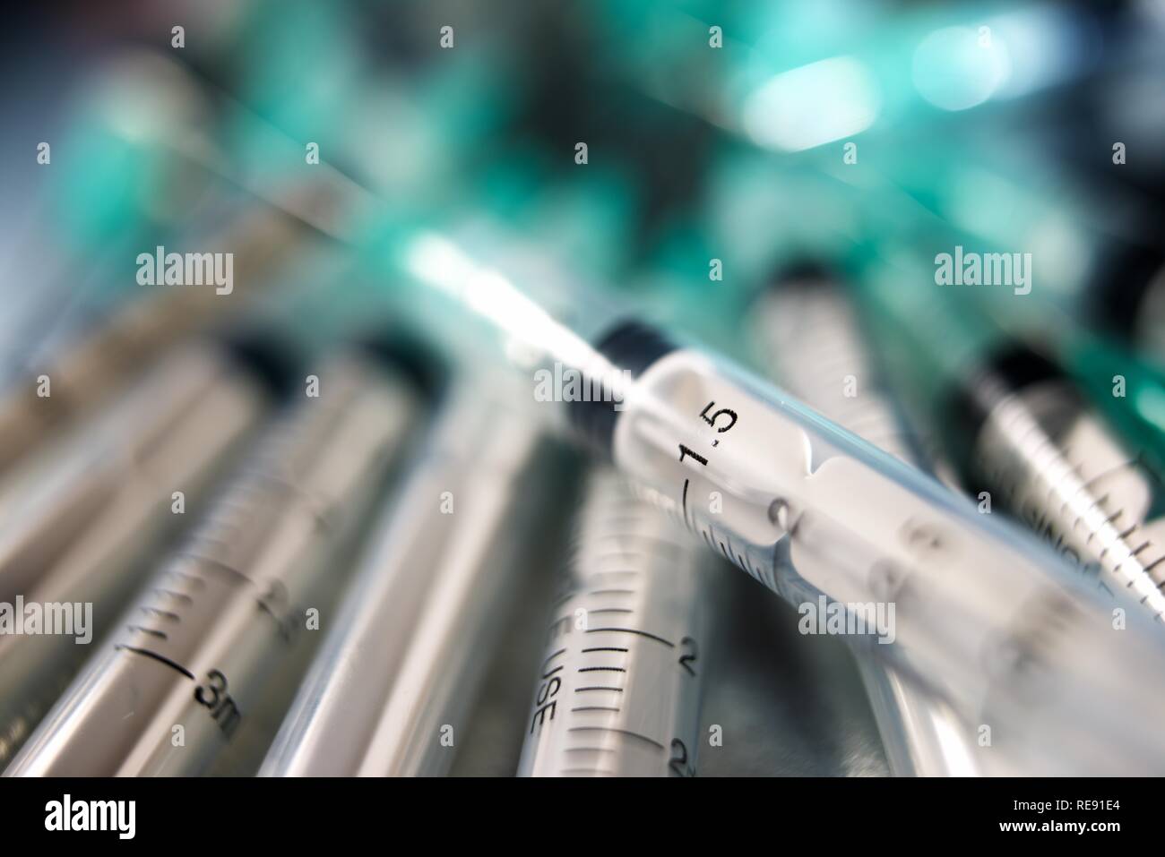Stacked syringes hi-res stock photography and images - Alamy