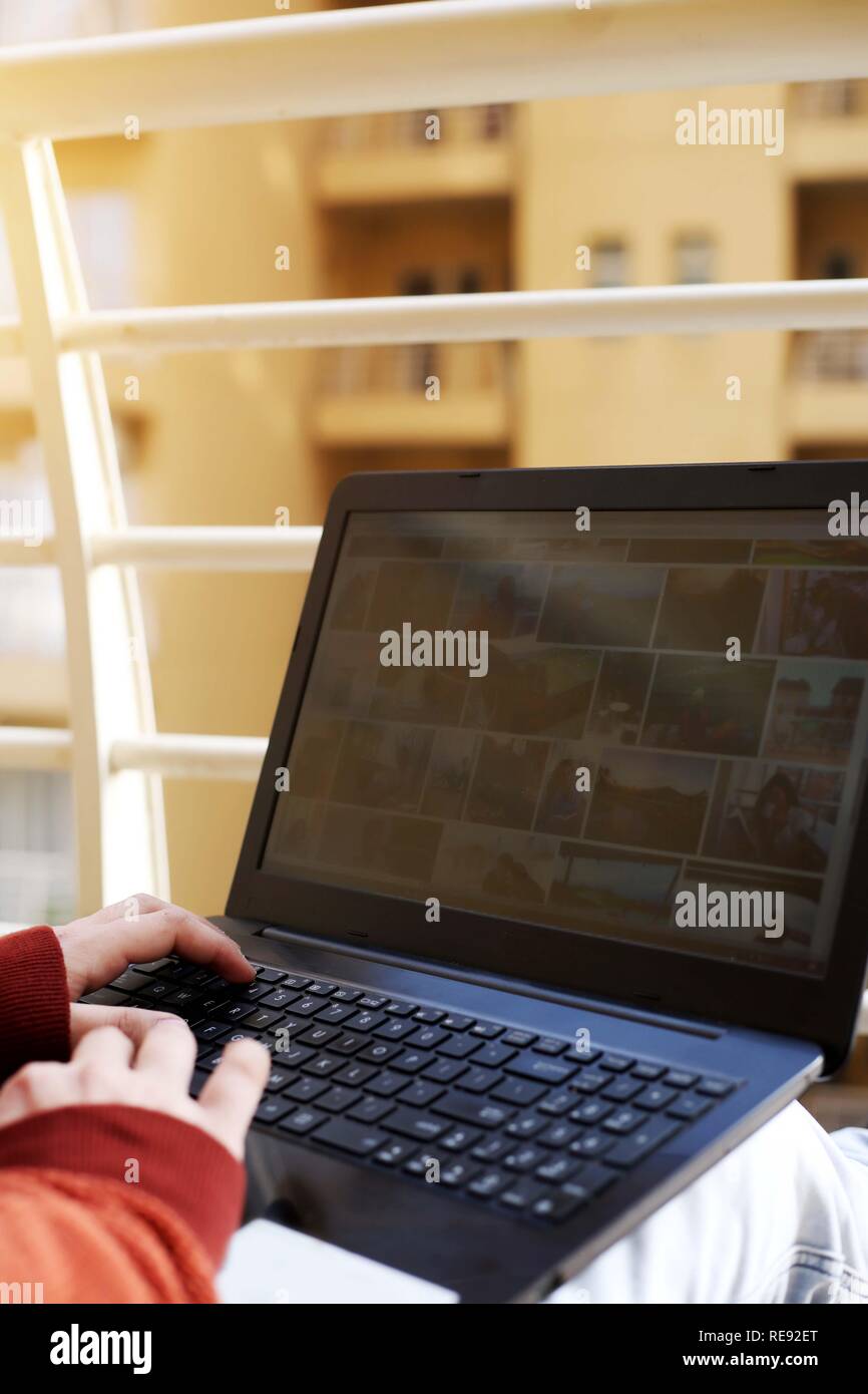 Typing screen hi-res stock photography and images - Alamy