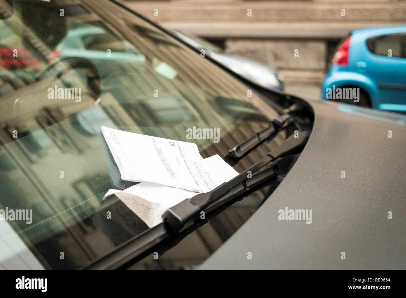 Warning sign penalty charge parking hi-res stock photography and images ...