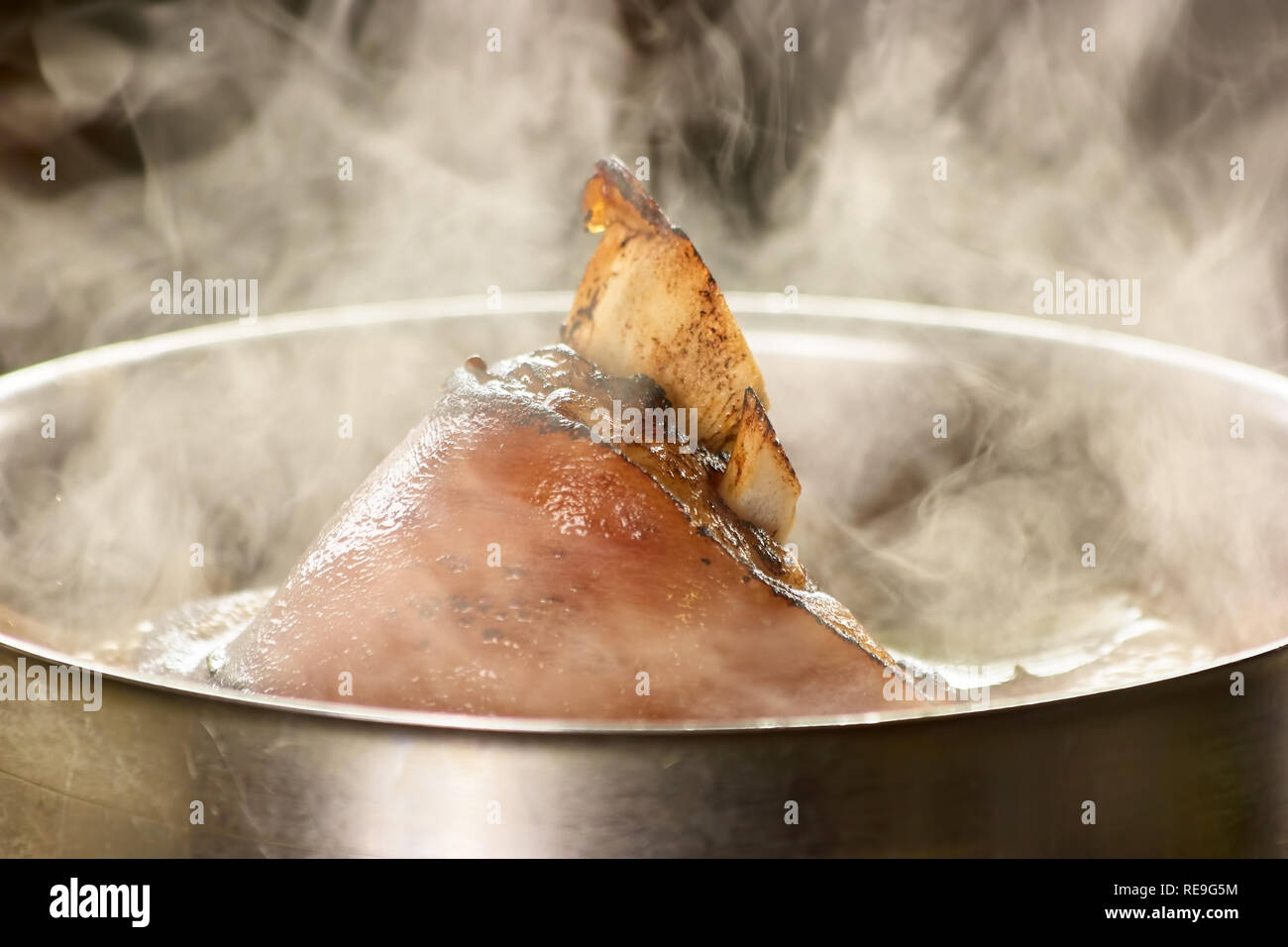 Evaporation dish hi-res stock photography and images - Alamy