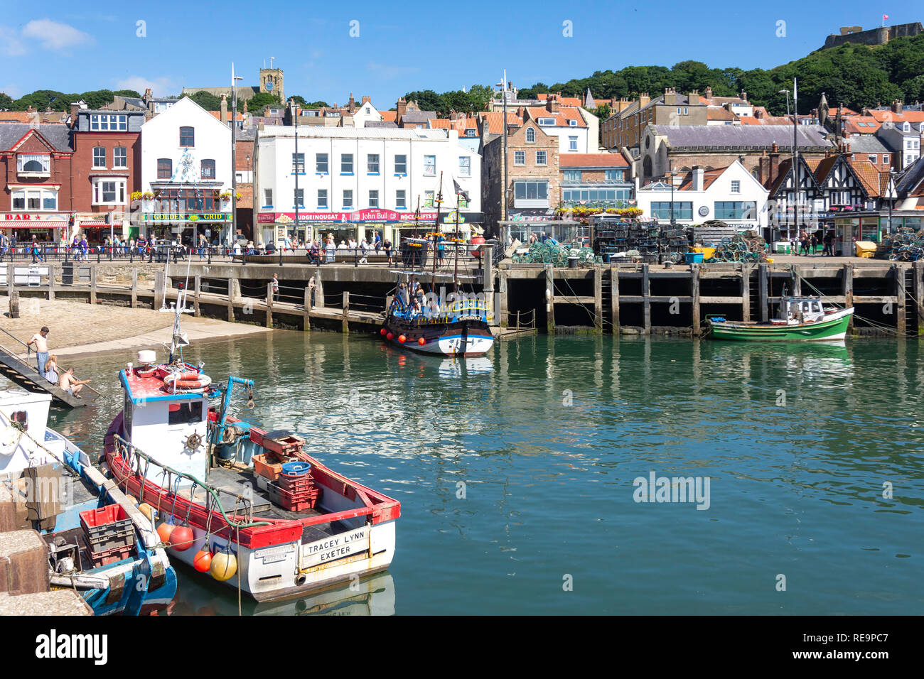 Scarborough Harbour, Scarborough, North Yorkshire, England, United ...