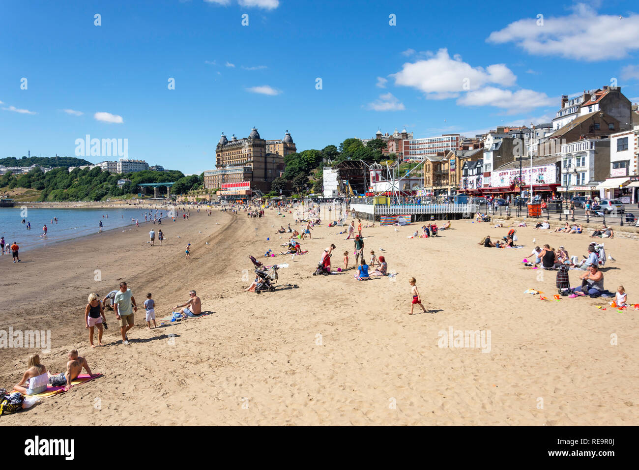 South bay beach busy summer summertime scarborough seaside beach hi-res ...