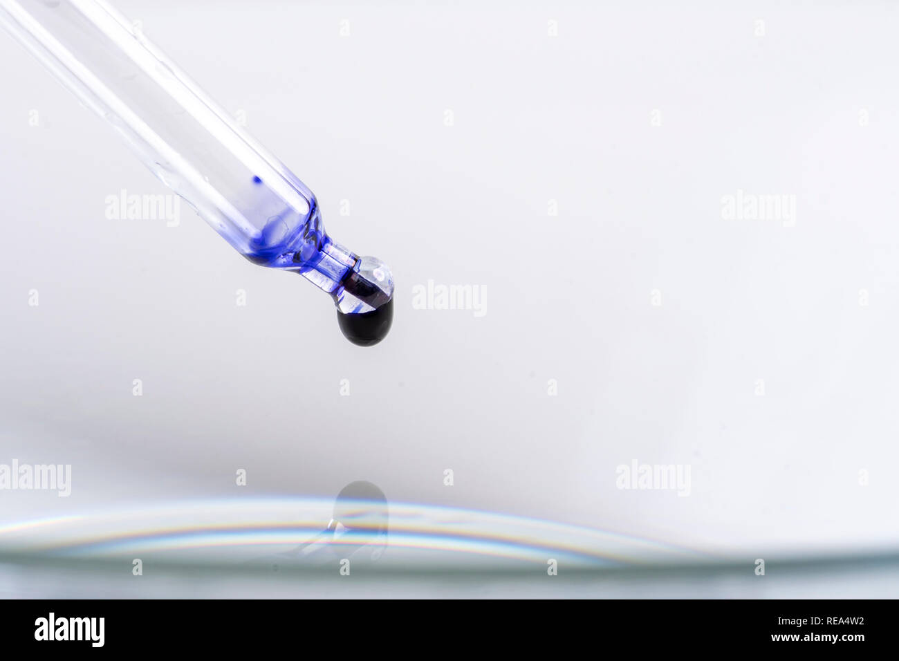 Pipette dripping liquid test tubes hi-res stock photography and images ...