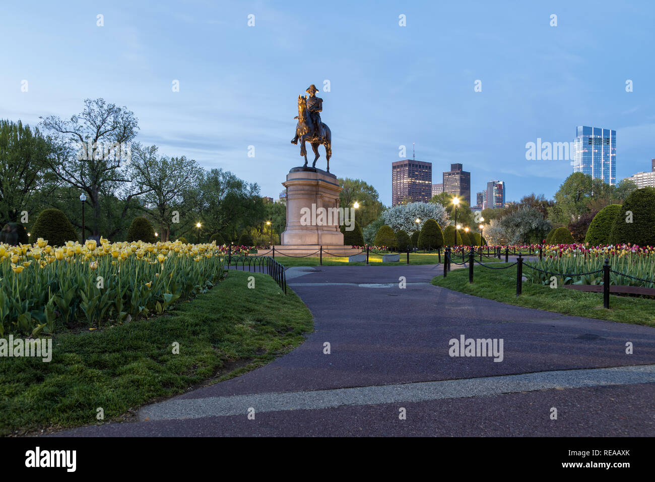 Statue architecture history hi-res stock photography and images - Alamy