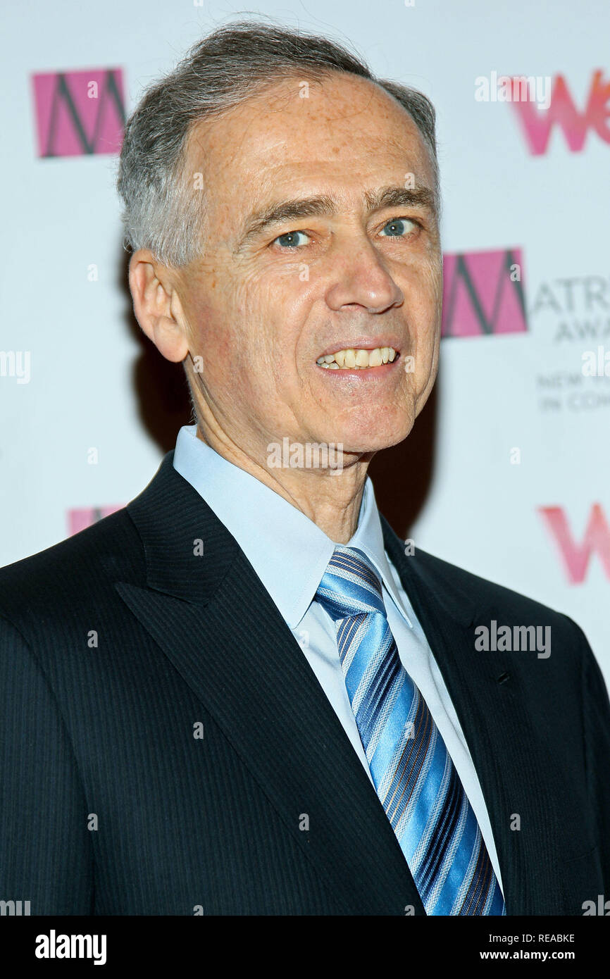 NEW YORK, NY - APRIL 22: Tom Curley attends the 2013 Matrix Awards at ...
