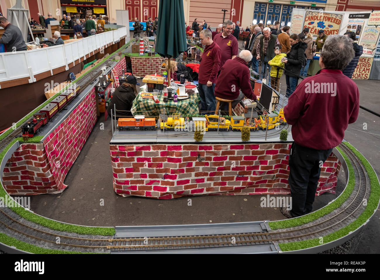 Modellers hi-res stock photography and images - Alamy