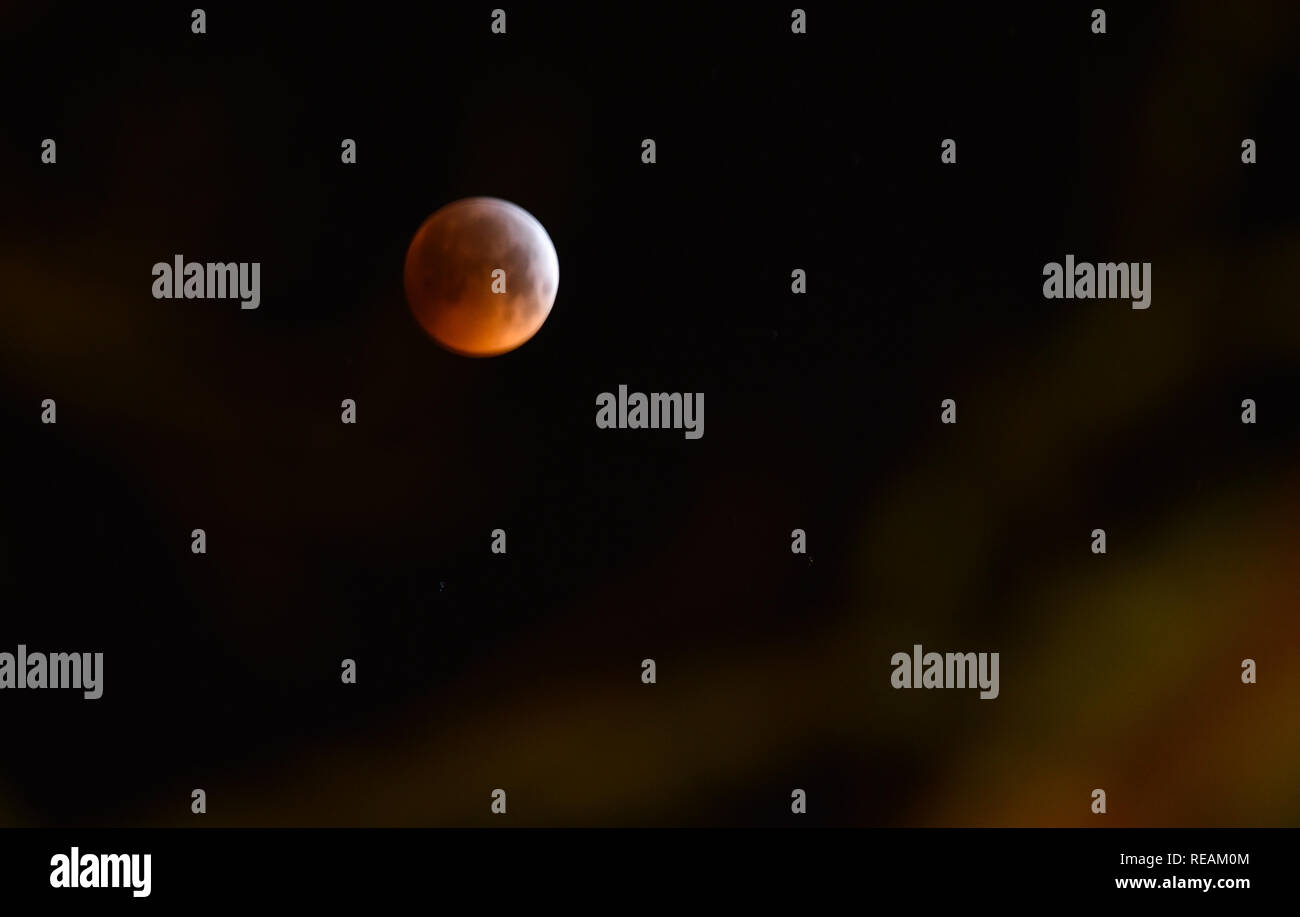 Lunar eclipse moon shadow sun hi-res stock photography and images - Alamy