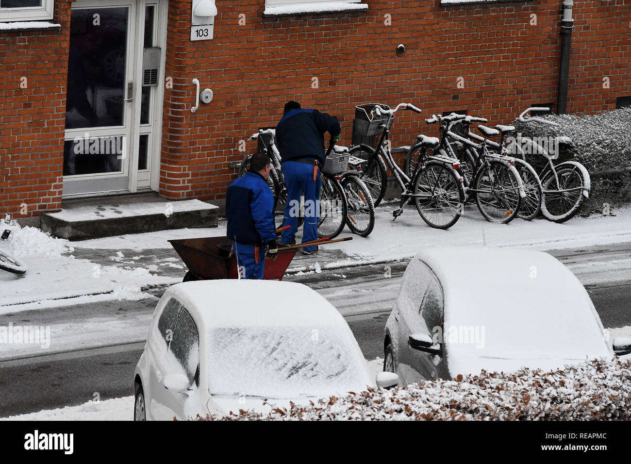 Copenhagen, Denmark. 21st January, 2019. Snow falls in Copenhagen ...
