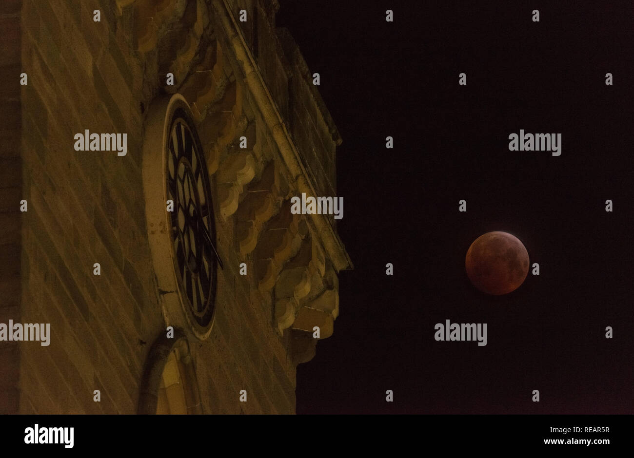 Perth, Scotland, UK, 21st January, 2019. The blood moon of the total ...