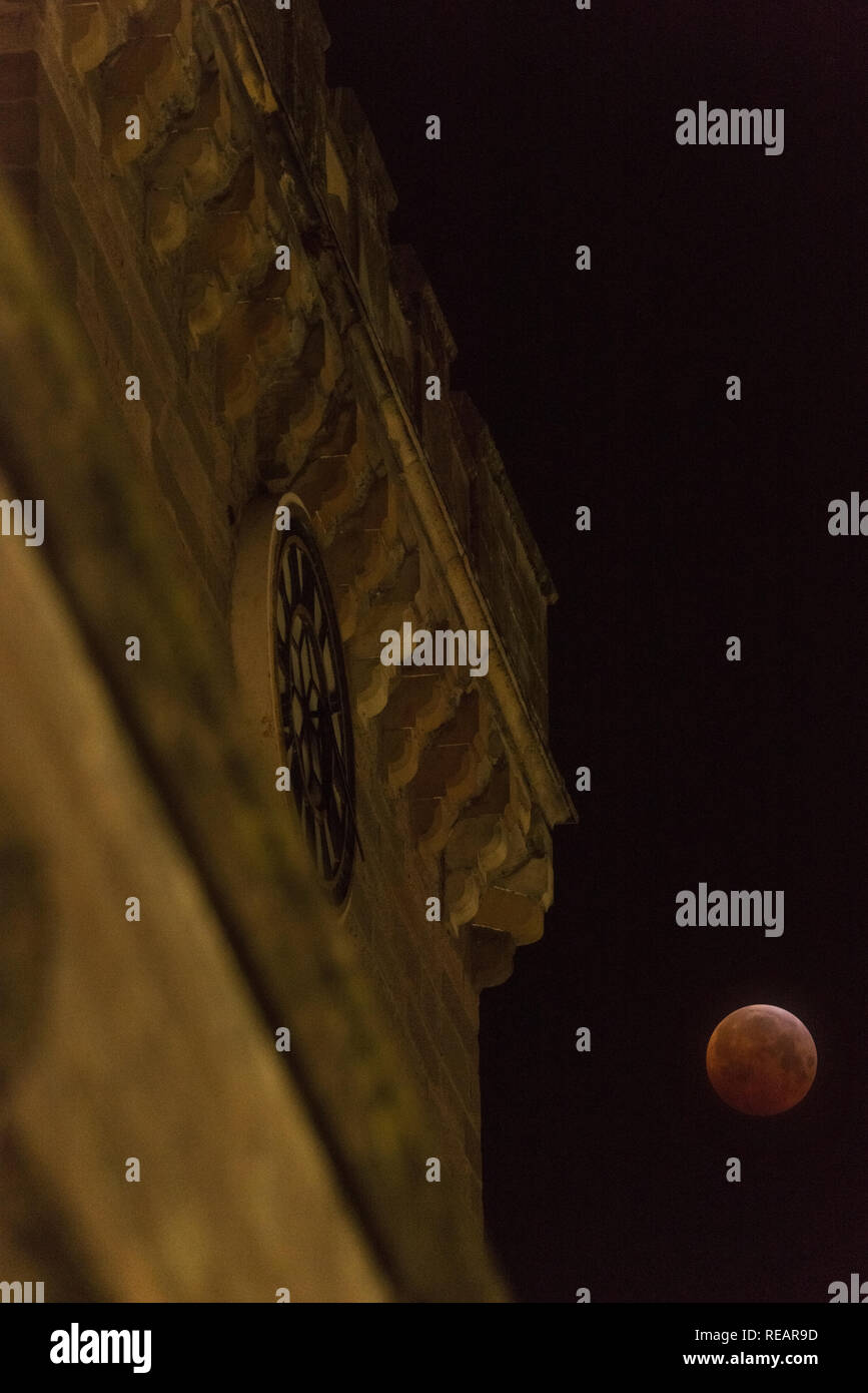 Perth, Scotland, UK, 21st January, 2019. The blood moon of the total ...