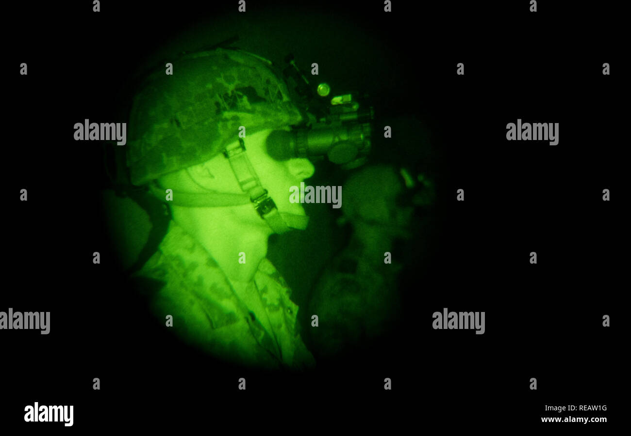 Soldier in night vision view hi-res stock photography and images - Alamy