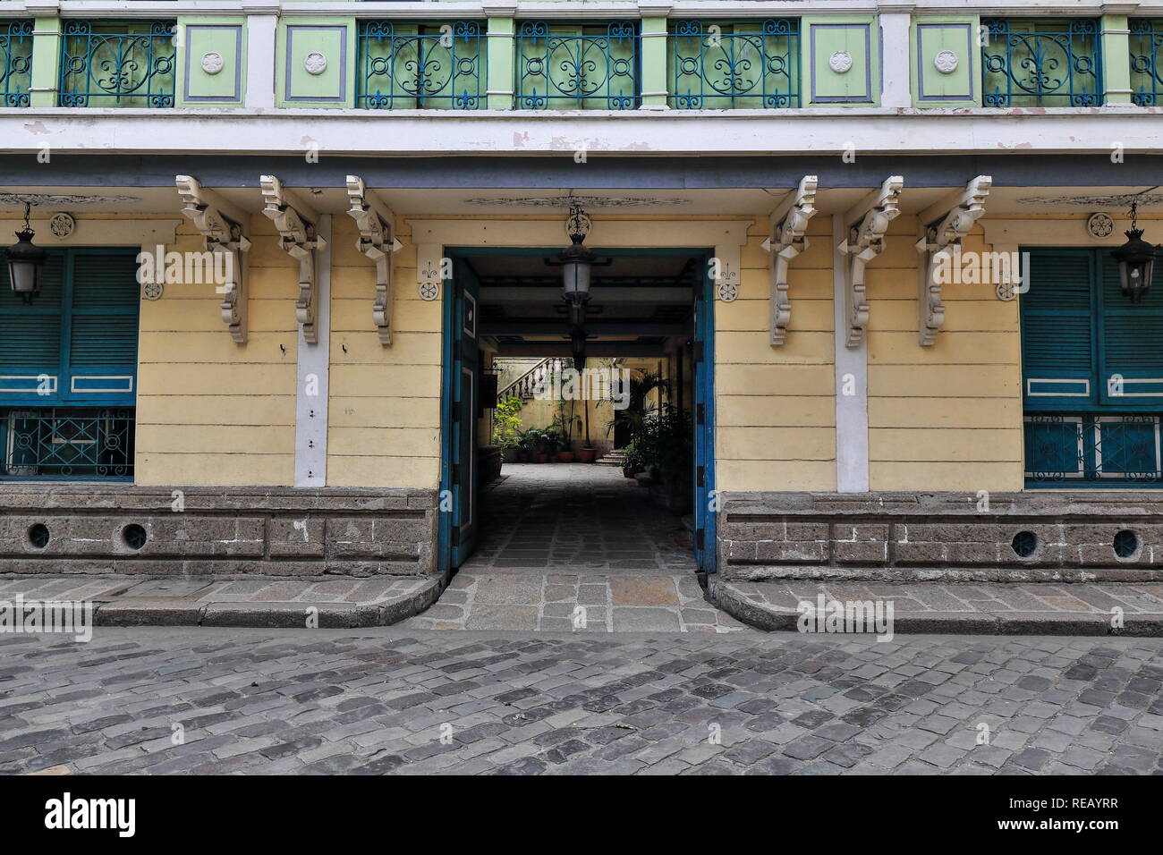 Spanish colonial architecture intramuros hi-res stock photography and ...