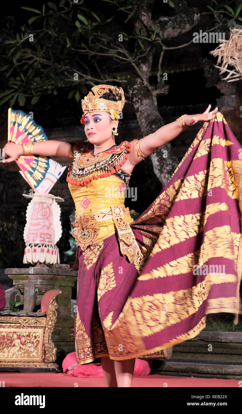 traditional dancers in ubud,bali Stock Photo - Alamy