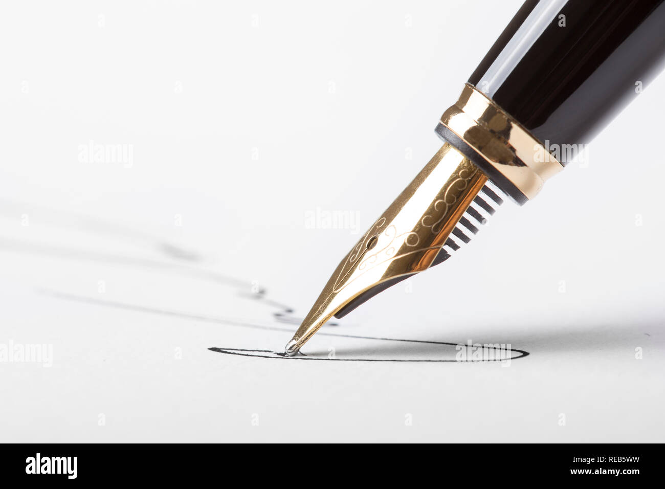 pen signing white paper Stock Photo - Alamy
