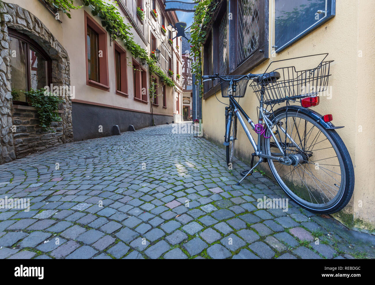 Typical alleyway in Bernkastel in Germany Stock Photo - Alamy