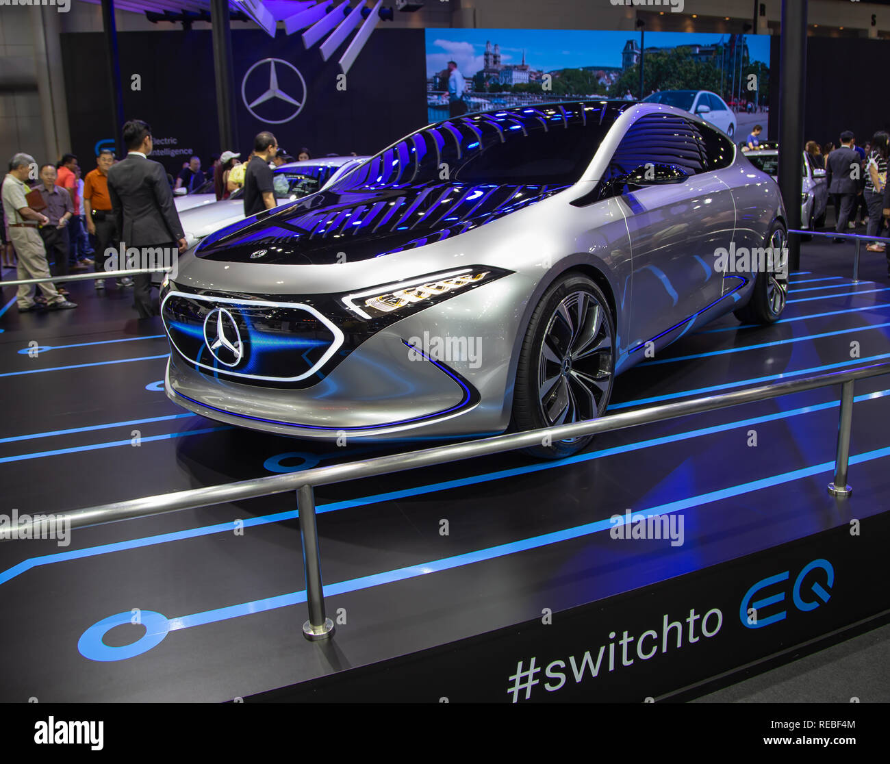 Mercedes benz hybrid engine model hi-res stock photography and images ...