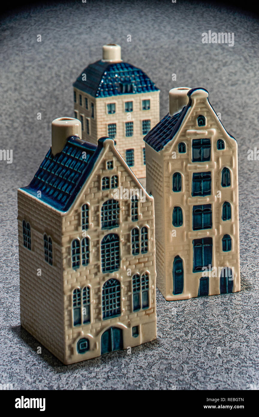 26-May-2010-KLM unique Delft Blue miniatures since the 1950s given to ...