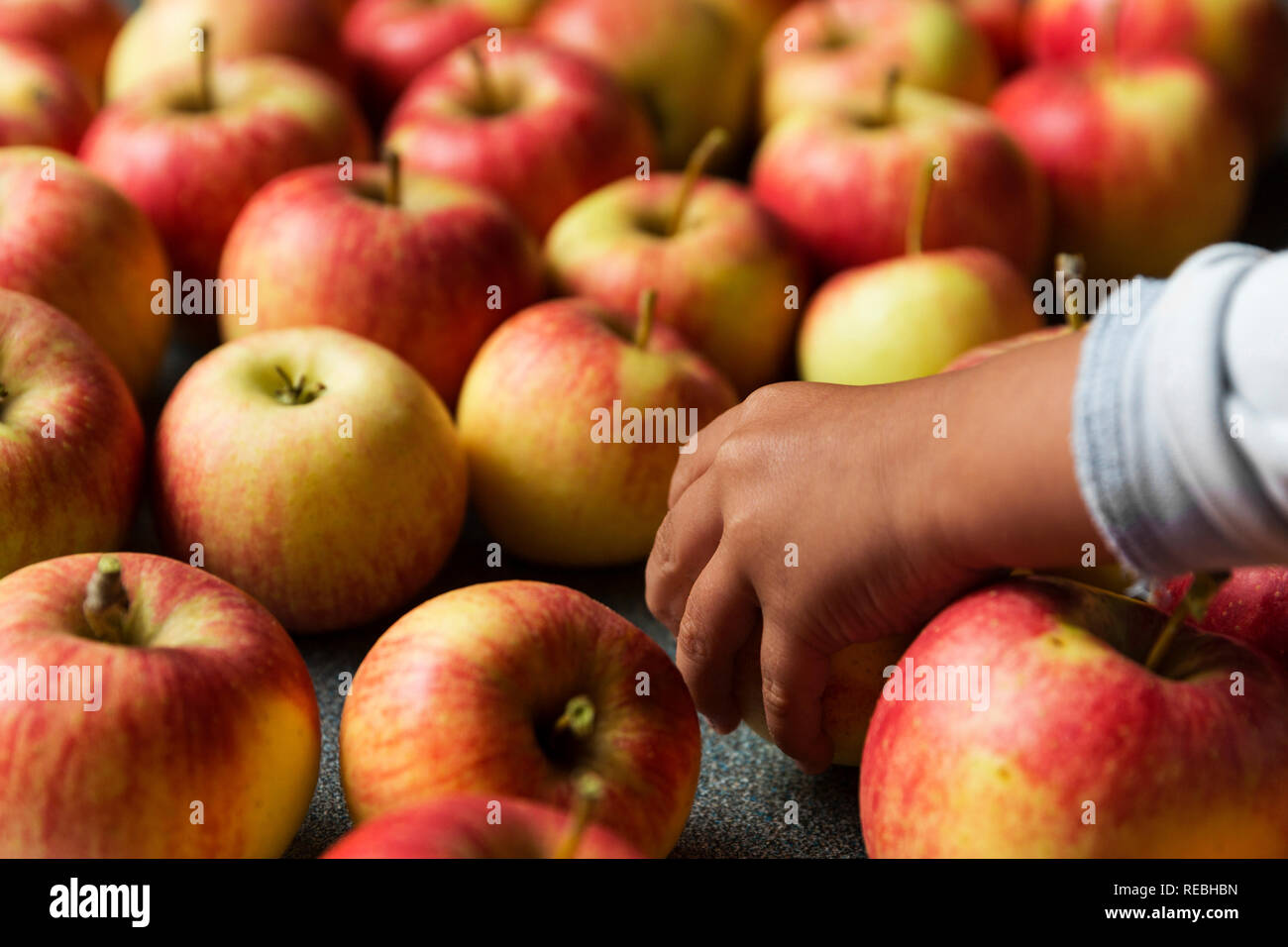 Small slice apples hi-res stock photography and images - Alamy