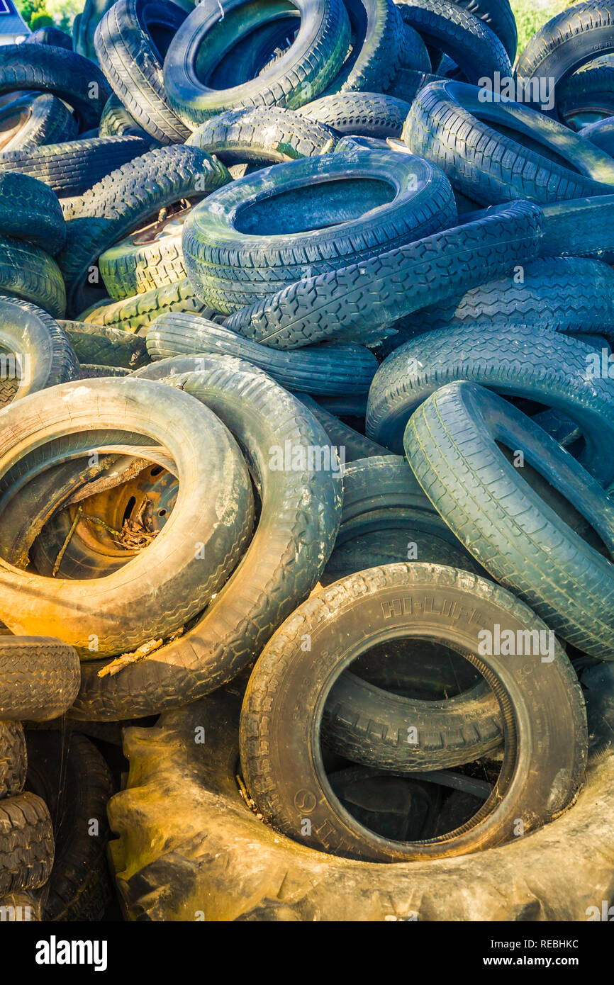 Old tires stack background hi-res stock photography and images - Alamy