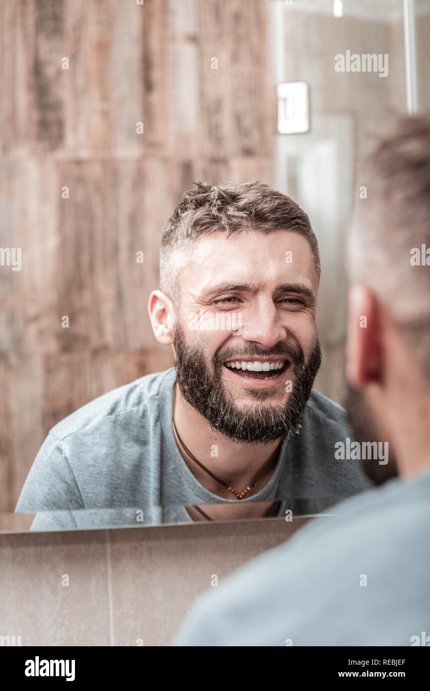 Reflection man mirror shower hi-res stock photography and images - Alamy
