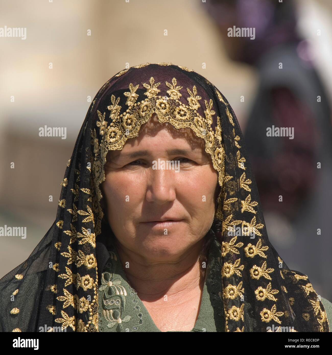 An elderly uzbek woman hi-res stock photography and images - Alamy