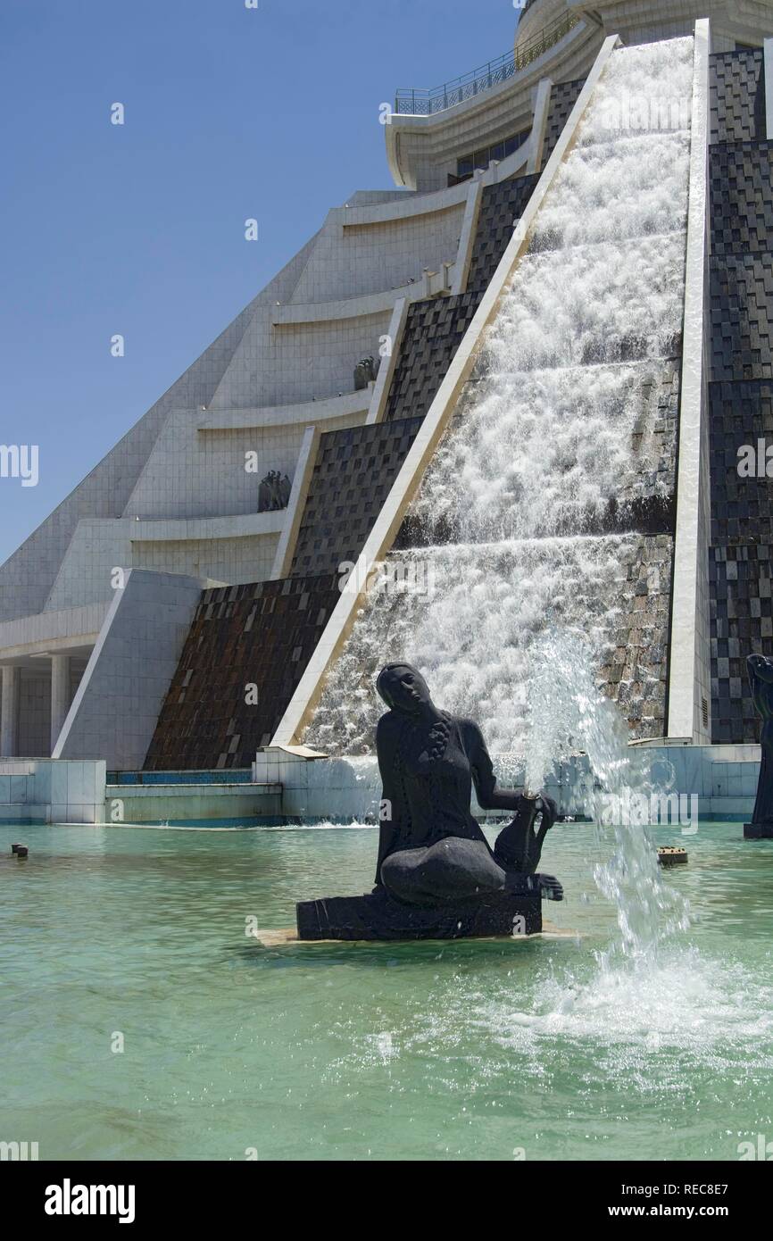 Fountain in front of a pyramid-shaped department store at Independence ...