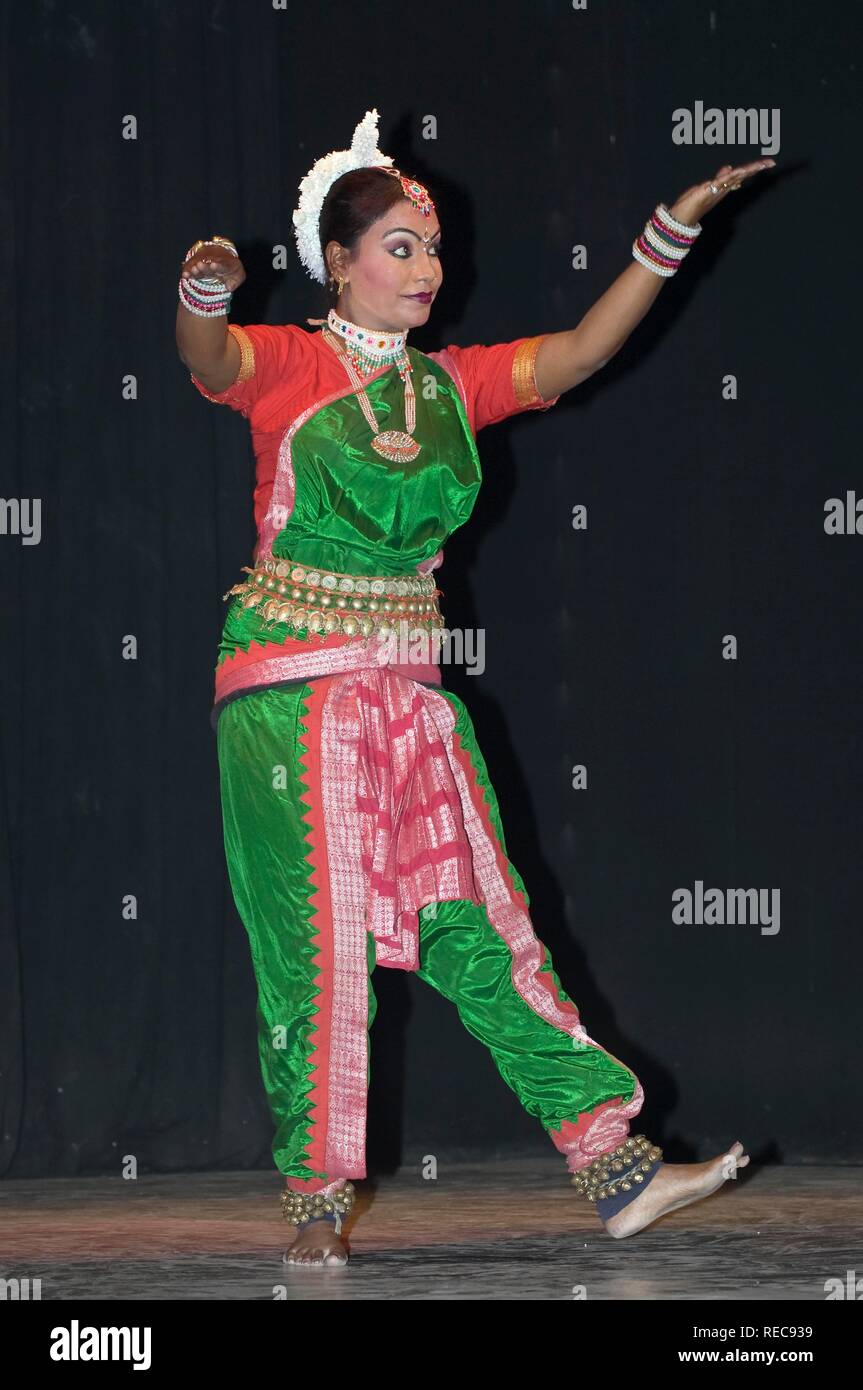 Folk dances of india hi-res stock photography and images - Alamy